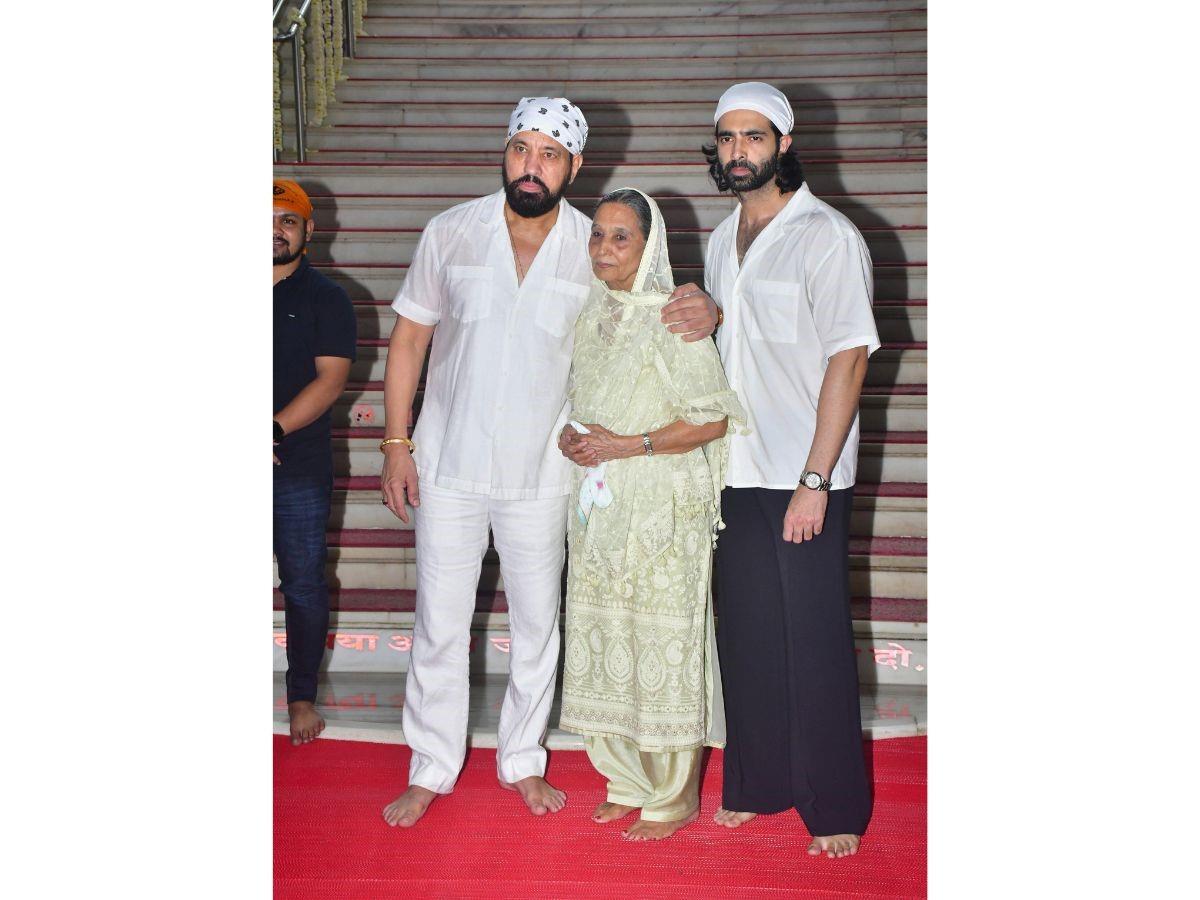 Mika Singh, Mannara Chopra, Daisy Shah, Rahul Vaidya & Others At Shera ...