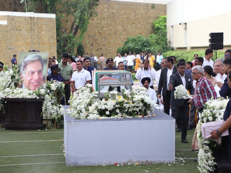 Mukesh Ambani, Nita Ambani, Aamir Khan And Others Attend The Funeral Of ...